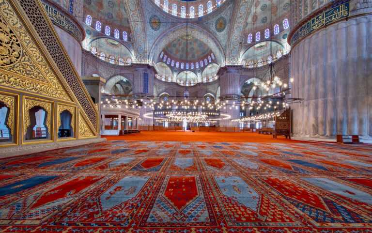 Role of Color in Mosque Carpets - Melikhan